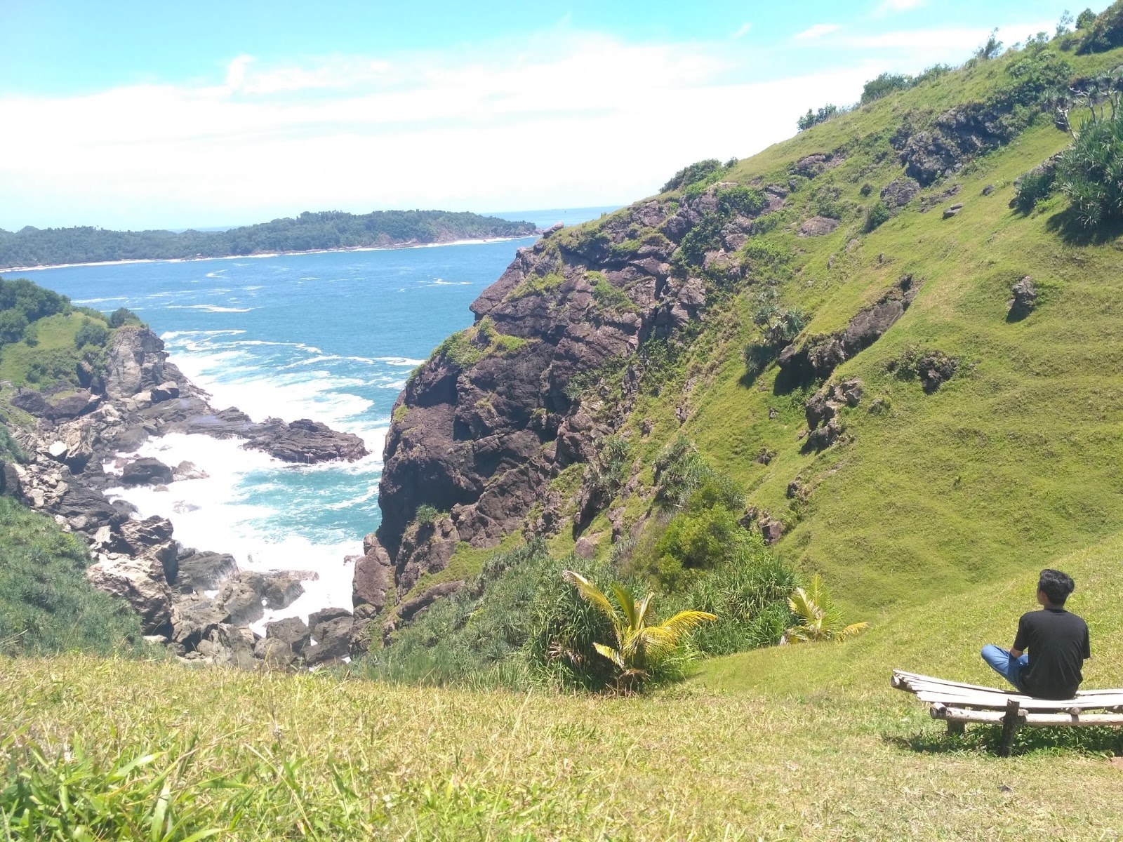 Pantai Pengilon - Perumperindo.co.id