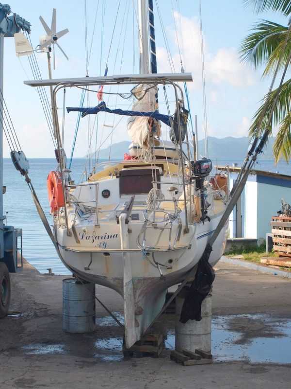 Lazarina des Océans: La Vie de Château (chantier....) à Raiatea
