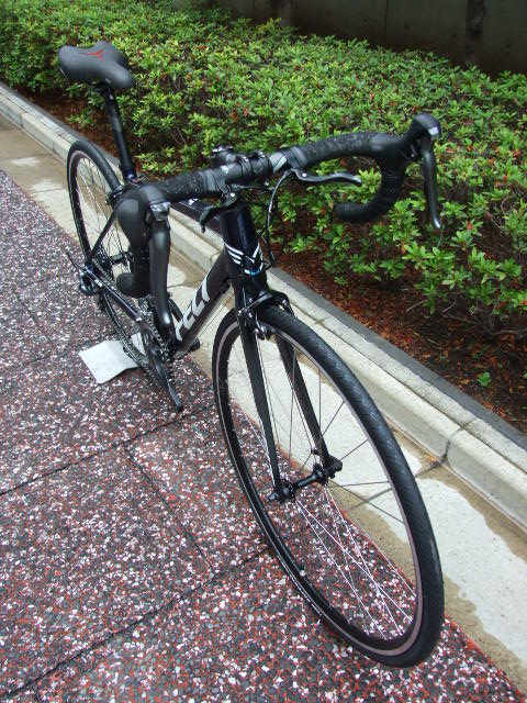 avelo Bicycle shop | アヴェロ バイシクル ショップ 浦和: FELT FR60 フェルト アルミフレーム+カーボンフォーク CLARIS R2000 搭載 ロードバイク ...