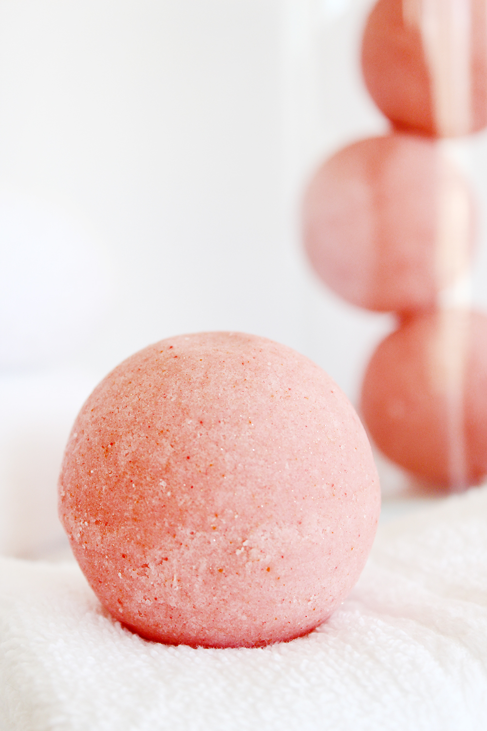 Southern Mom Loves: Make LUSH-ious DIY Rose Gold Shimmer Bath Bombs!!!