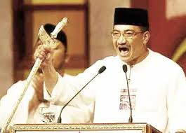 Another Brick in the Wall: Is Hishamuddin distancing himself from Najib?