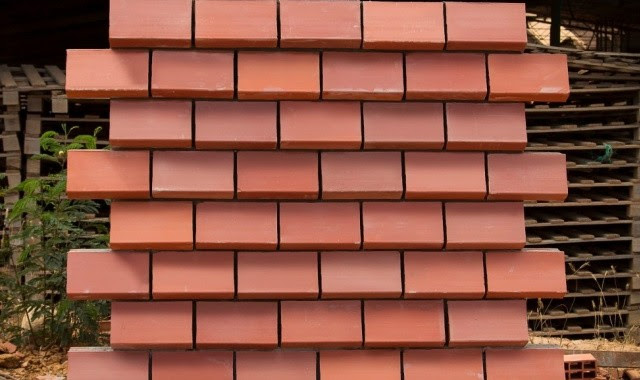 HUMANIDAD Y COSMOS: NUEVO LADRILLO MANTIENE LA CASA FRESCA SIN ...