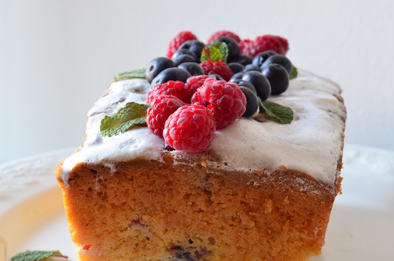 Bizcocho de frutas rojas | Potes e Tixolas