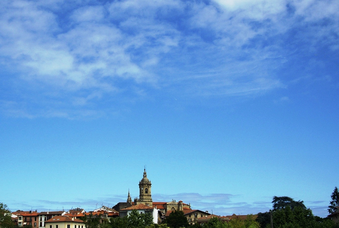Axul-axula y de cuando en ves, un flor...