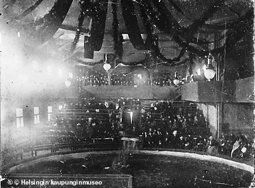 Sirkusteltta: Siltasaaren maneesi • Siltasaari Manège, Helsinki