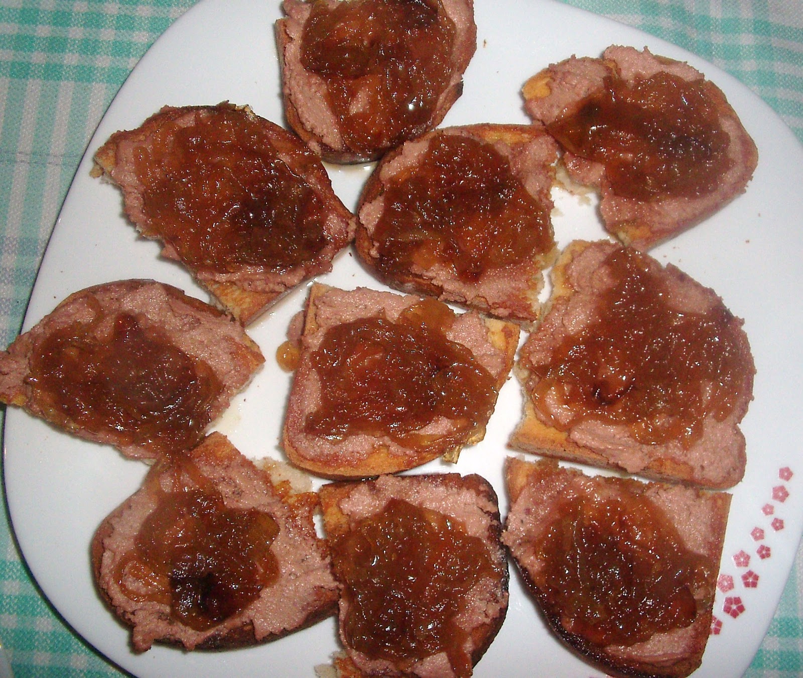 LA COCINA DE LA RUBI: TOSTA DE PATÉ DE PATO CON CEBOLLA CARAMELIZADA