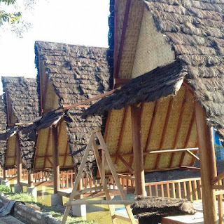 TENTANG IJUK: Cara Membuat Atap Ijuk