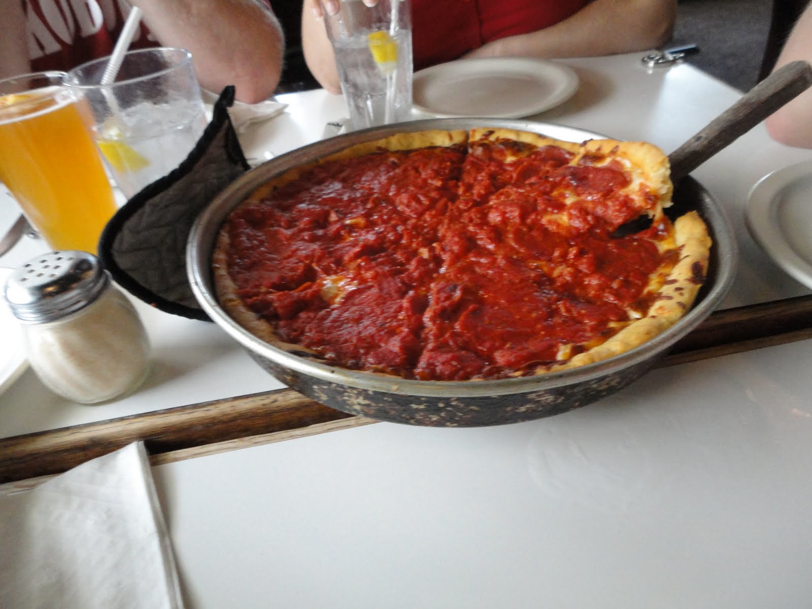 The Iowan Pizza Chronicles: Attempt #7 - Zoey's Pizzeria