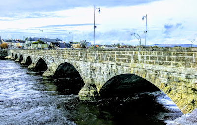 Patrick Comerford: Thomond Bridge, crossing Limerick’s ‘river of ...