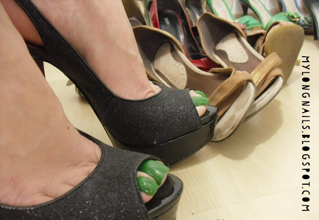 Long Nails: Rainha Grazi 's sexy long toe nails - 4