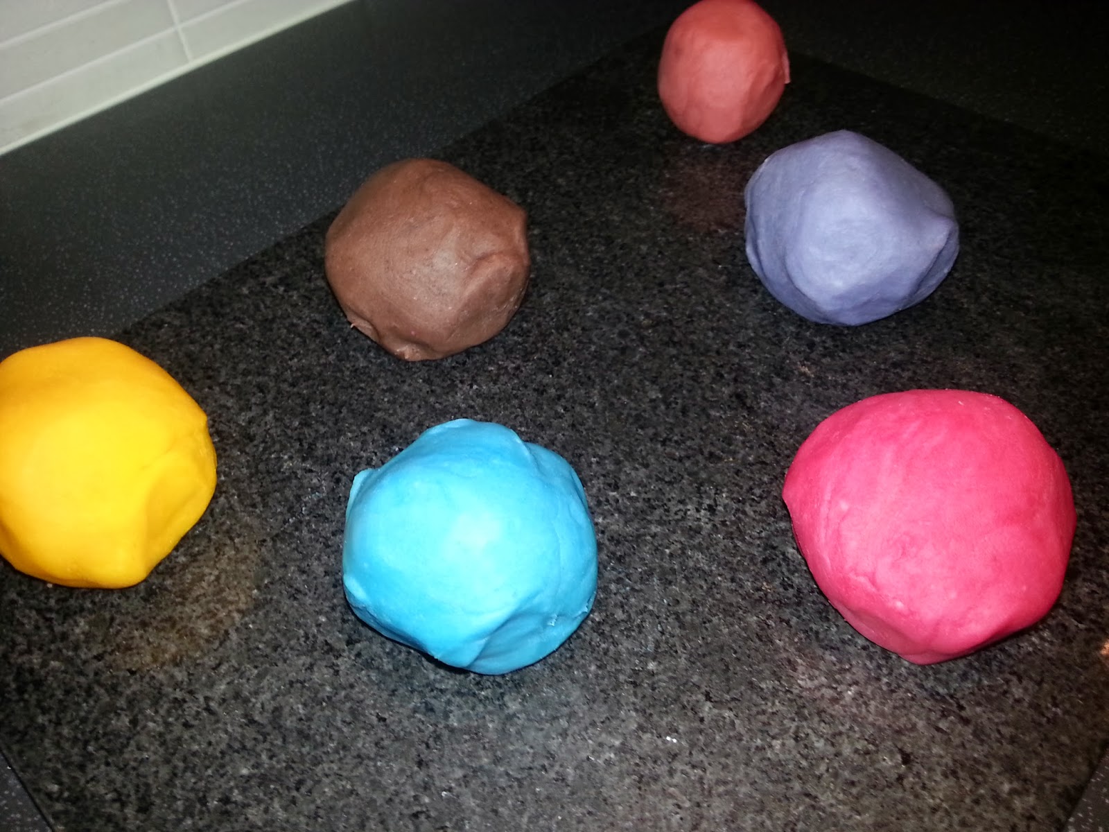 Light Blue Corner: HOMEMADE EDIBLE PLASTICINE./ PLASTILINA CASERA ...