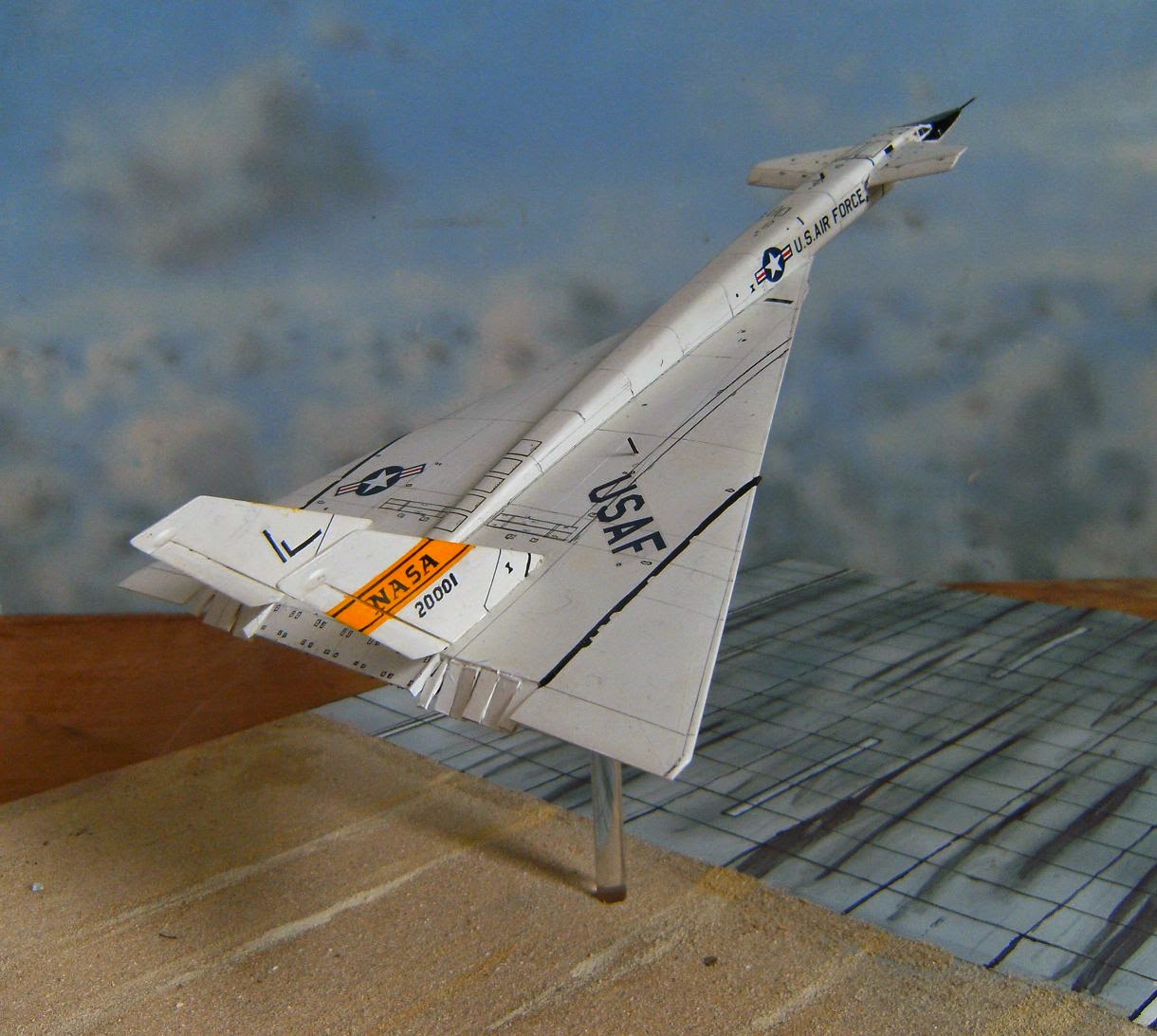 Happyscale-Modellbau: North American XB-70 Valkyrie & Lockheed F-104N ...