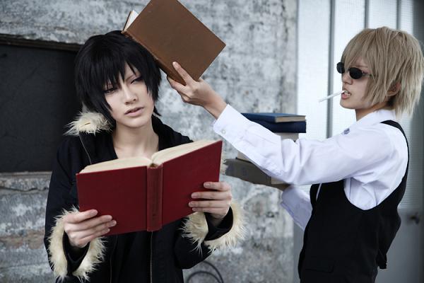 Cosplay Photos in Zip: Durarara Izaya and Shizuo Cosplay by Hibiki and Saya