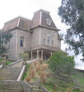 KirkTrekModeler's Model Blog: PSYCHO! Bates Mansion, Polar Lights Kit ...