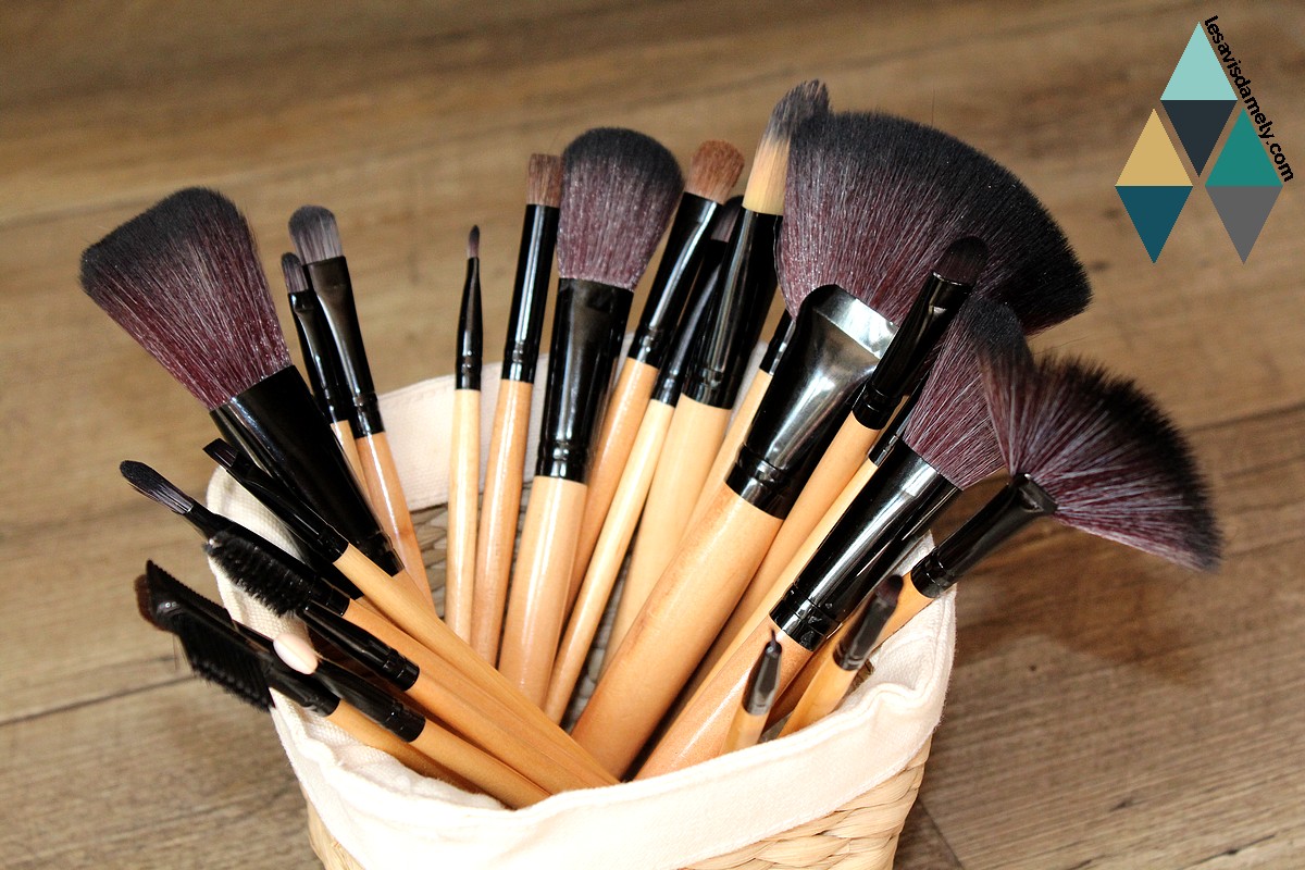 PINCEAUX DE MAQUILLAGE : COMMENT LES CHOISIR ? - Les avis d'Amély ...