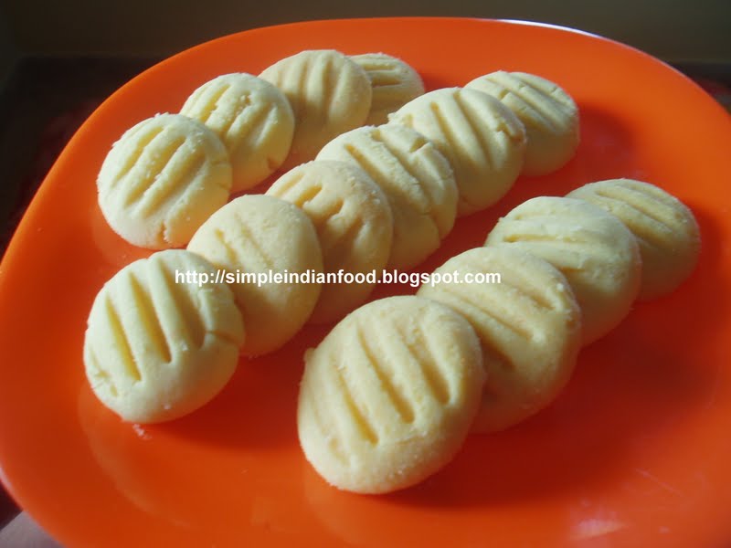 Simple Indian Food- An Easy Cooking Blog: Custard powder biscuit