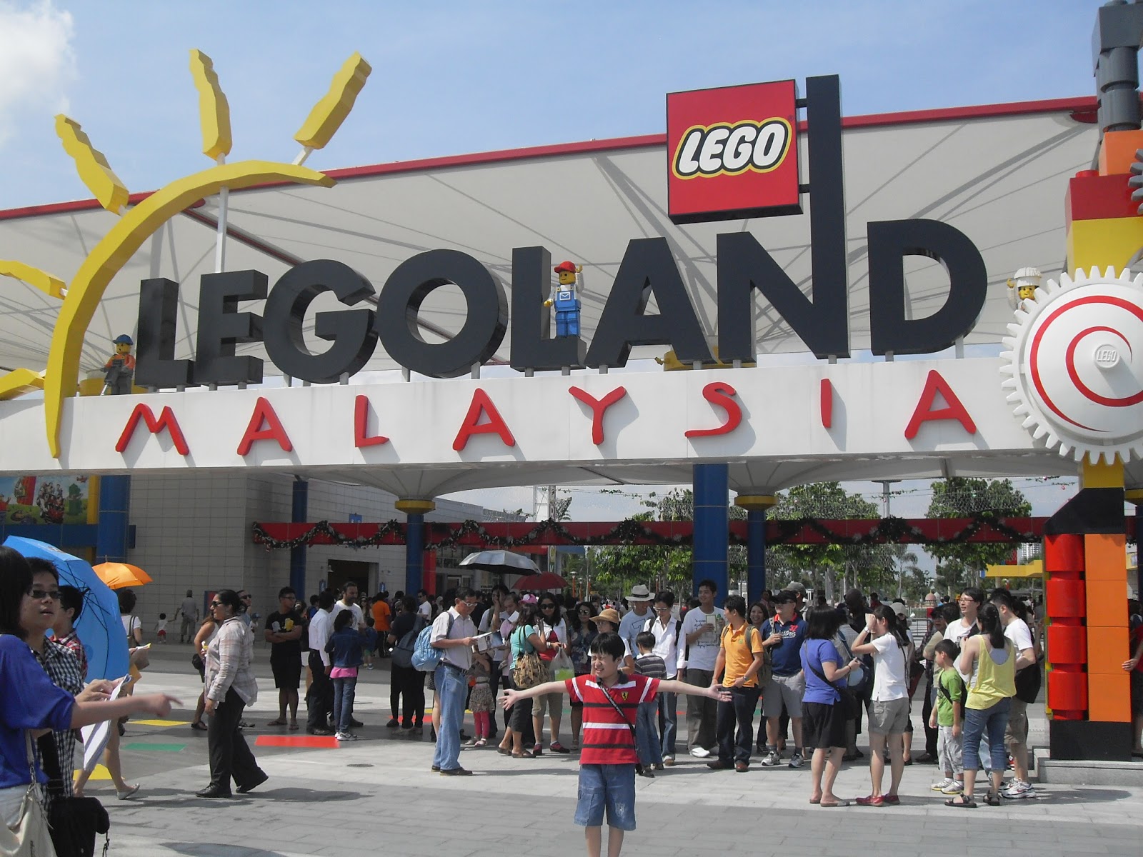Freedom LC Life: Legoland Malaysia - Travel By Bus - Part 1