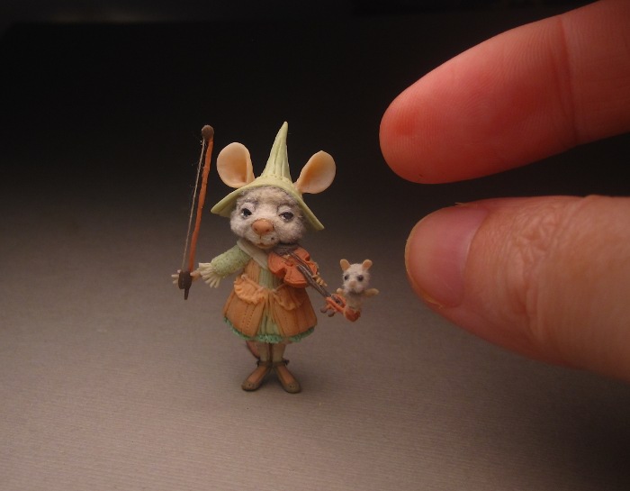 Aleah Klay Studio: Miniature mouse witch playing violin dollhouse mini ...