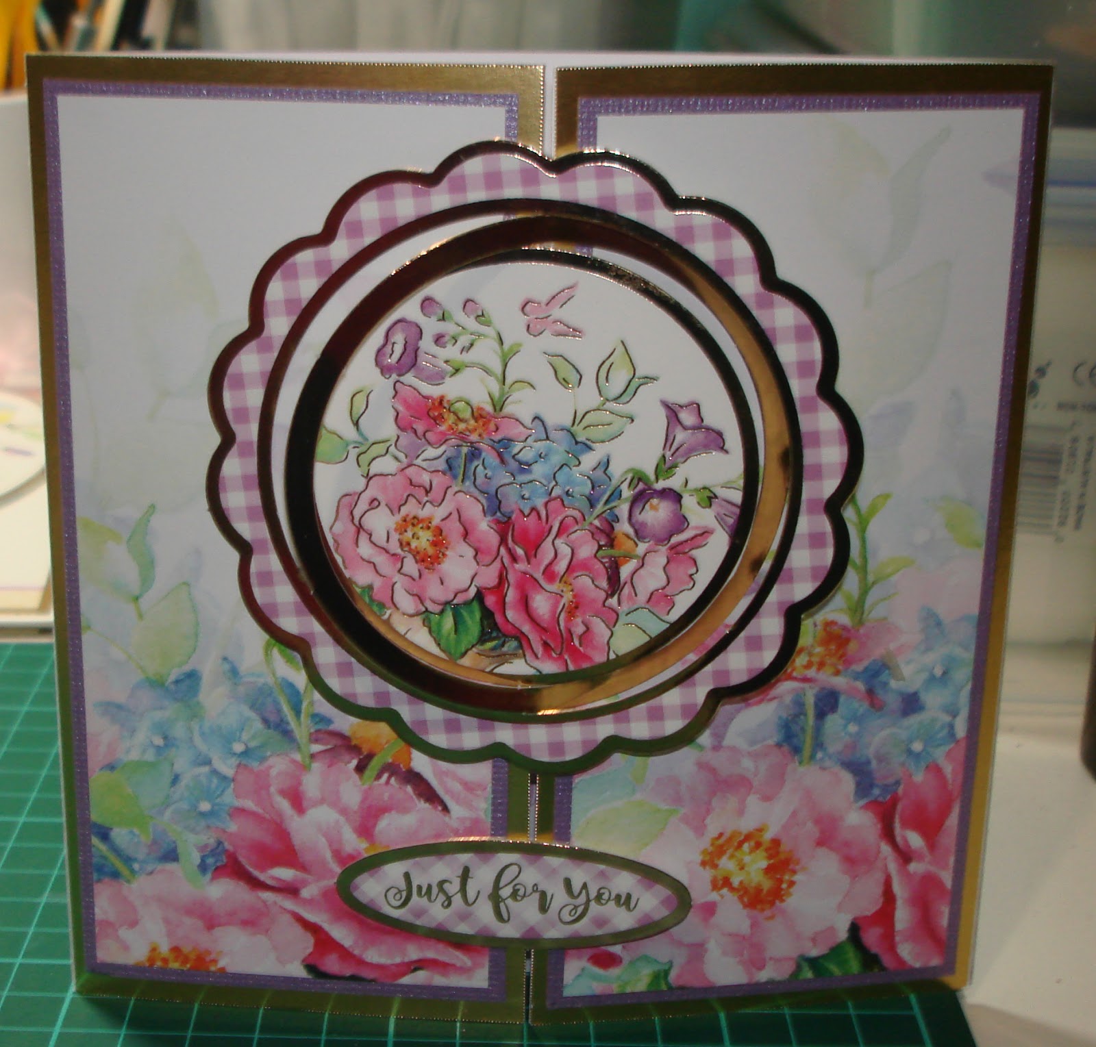 Lorraine Lives Here: making cards using Hunkydory kit
