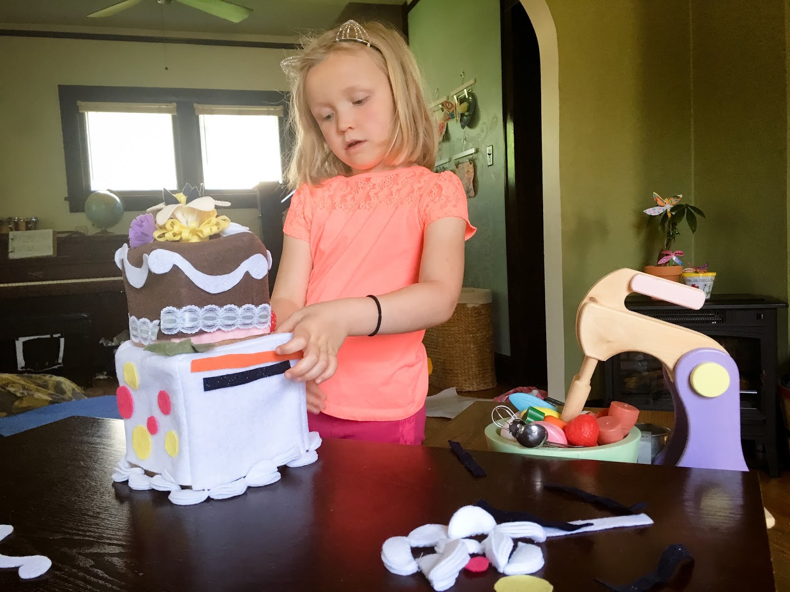 Little Things, Love ... and Reality: Make a Felt Box Cake