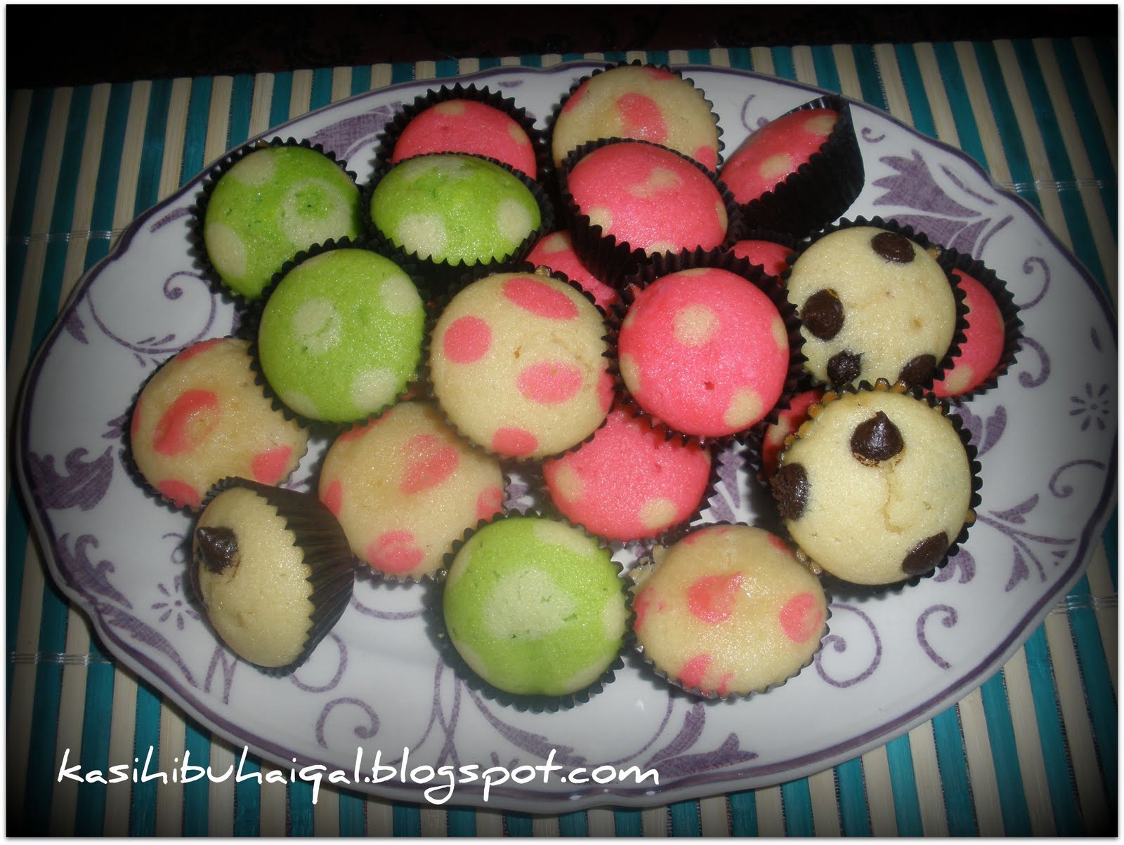 Kasih Ibu Haiqal...: Cerita disebalik Kek Cawan Comel...