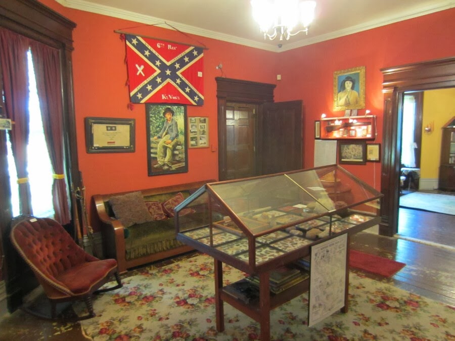 Bird's Yellow House: Antebellum Octagon Hall