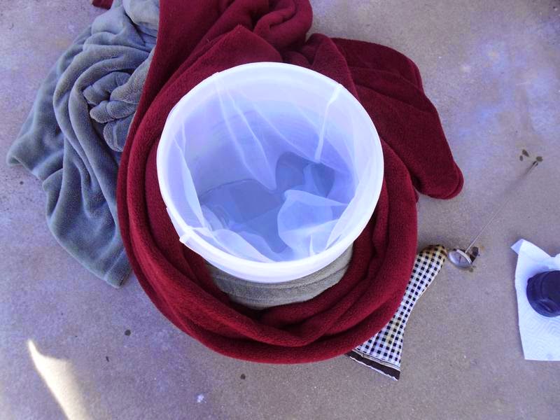 Rye Stout Brew Day -- How to use a 5 gallon bucket as a mash tun ...