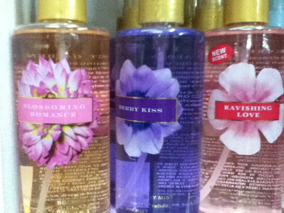 Victoria's Secret : Refreshing Body Mist (250ml) (90ml) | Brochure Co.