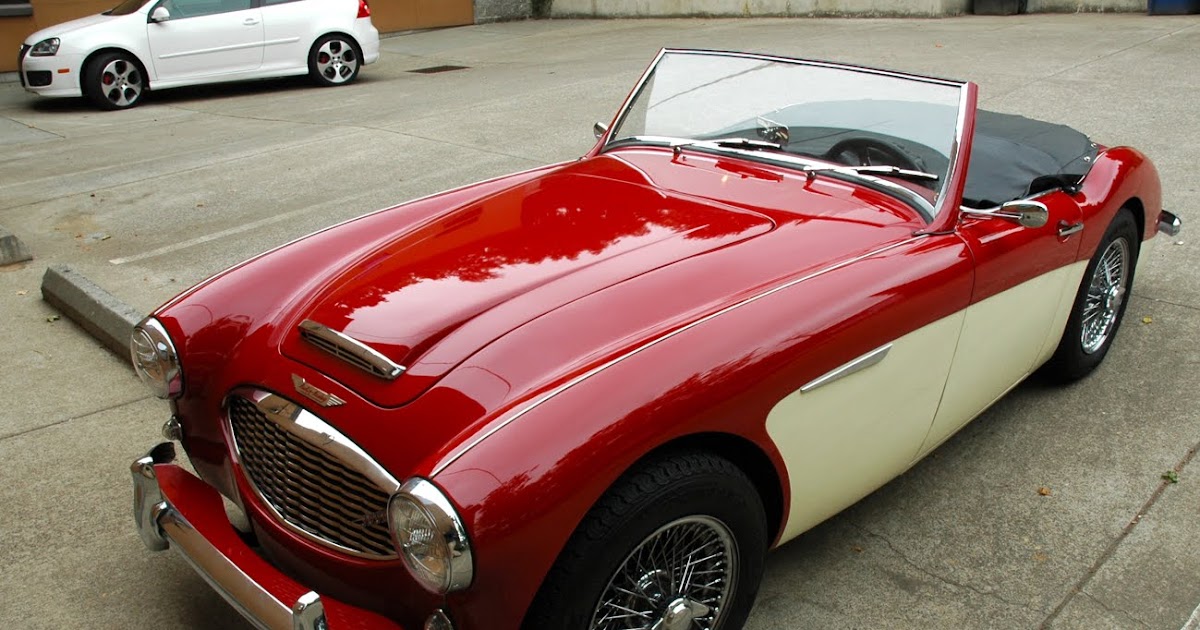 OLD PARKED CARS.: 1960 Austin-Healey 3000.