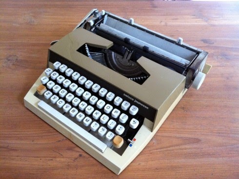 my Typewriter: Kelebihan dan Kekurangan Mesin Tik Manual