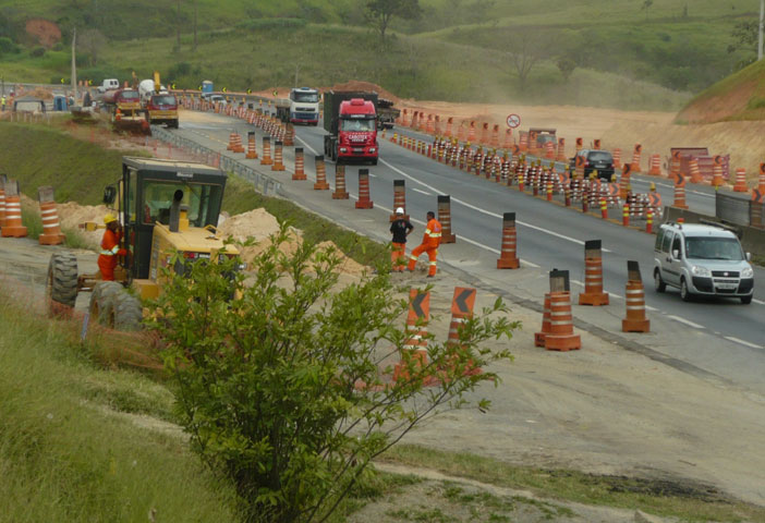 Concessionária inicia obras na via Dutra