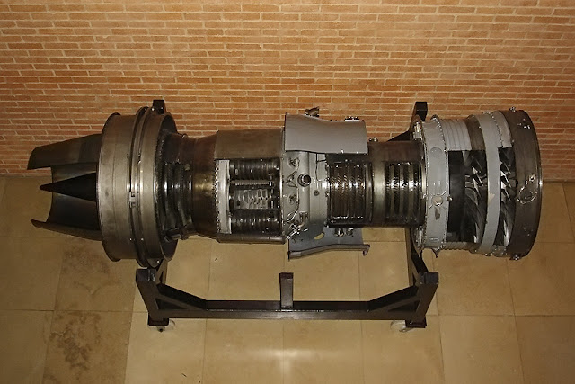 PRATT&WHITNEY TF30-P-408 na Universidade de Aveiro (M546 - 29PM/2011 ...