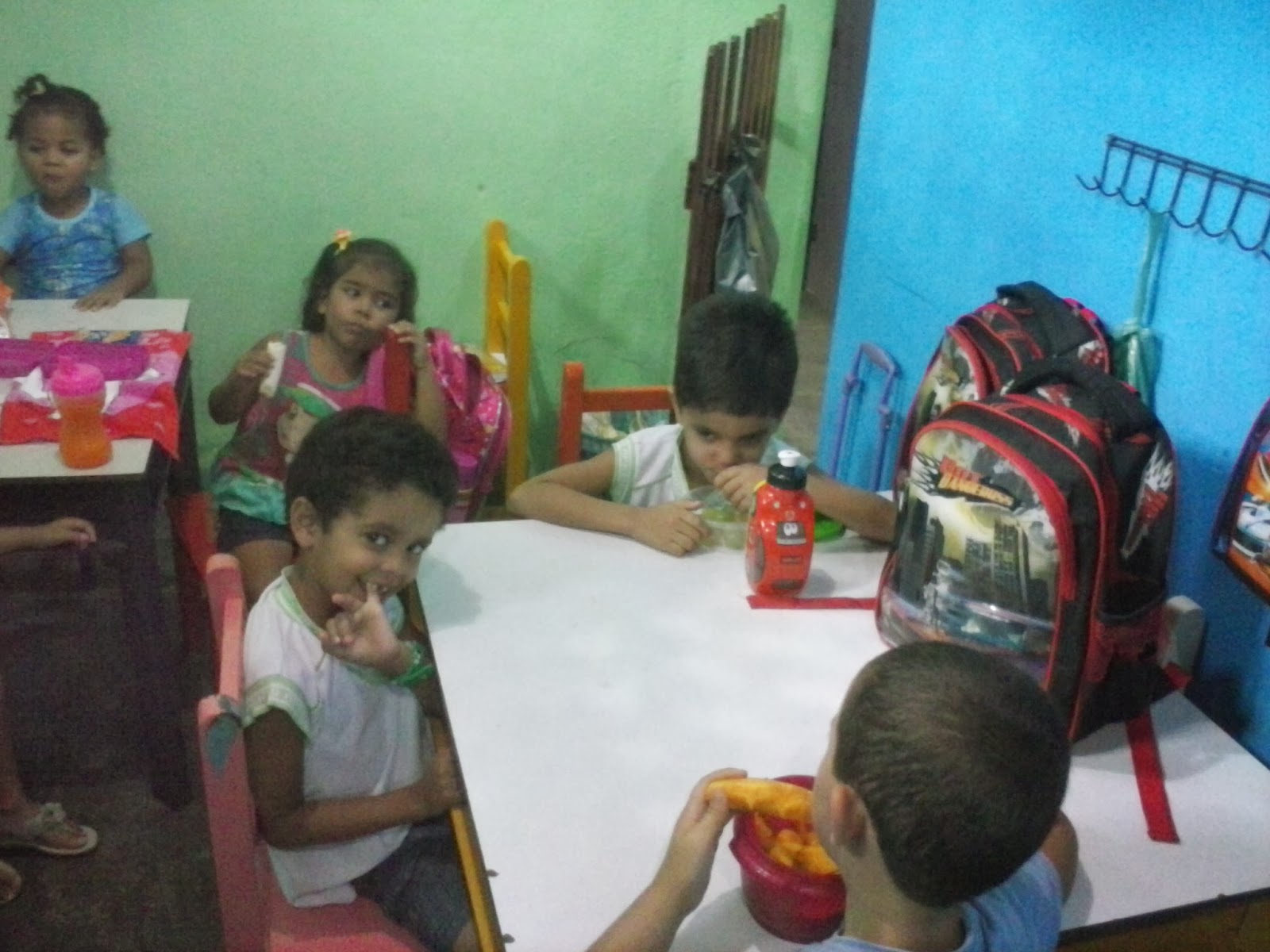Escola Eternos Aprendizes: Hora do Lanche