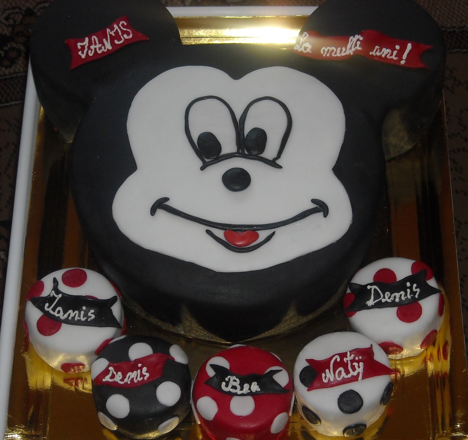 Ceva dulce...: Tort Mickey Mouse si mini-tortulete pentru Ianis