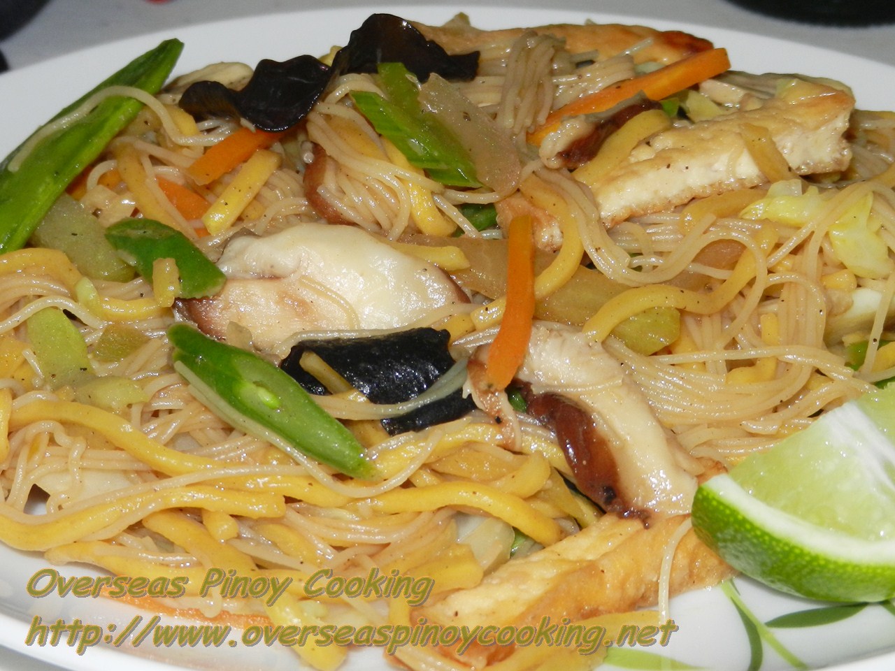 Vegetarian Mixed Pansit Guisado. Stirfried Vegtable Noodles