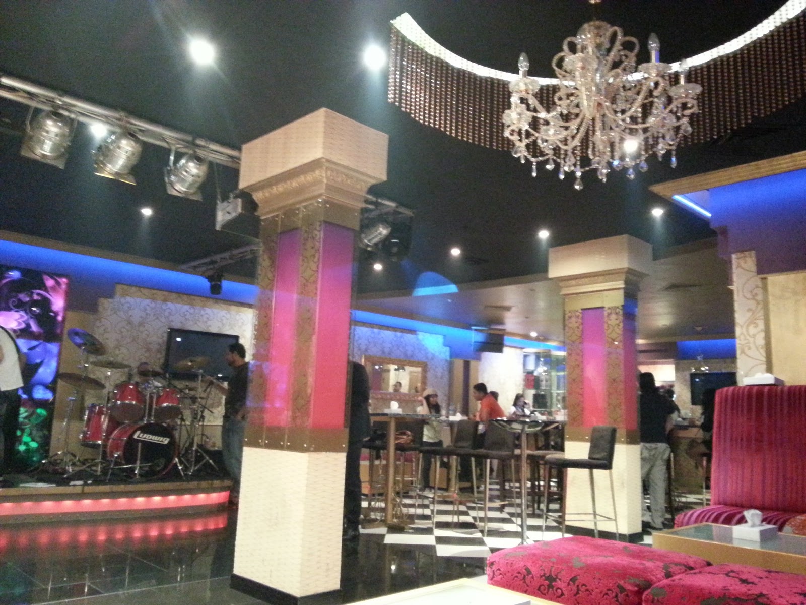 Bahrain Part II : The Nightlife - Brocade Blue