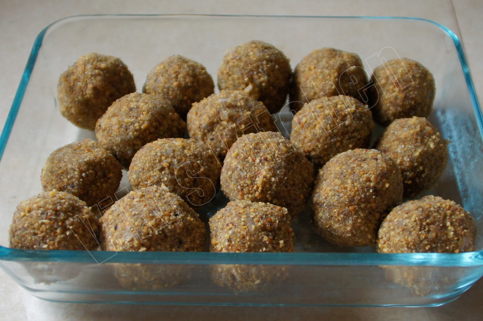 Viki 's Kitchen: Munthiri kothu