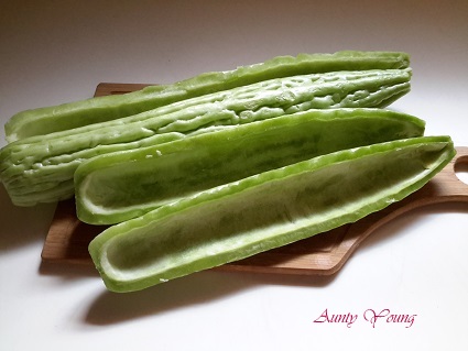 Aunty Young（安迪漾）: 印度炸苦瓜片(Indian Style Deep Fried Bitter Gourds)