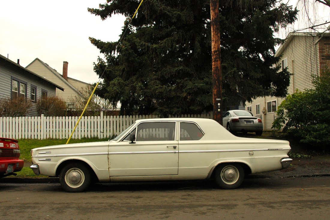 OLD PARKED CARS.: 1966 Dodge Dart 270.