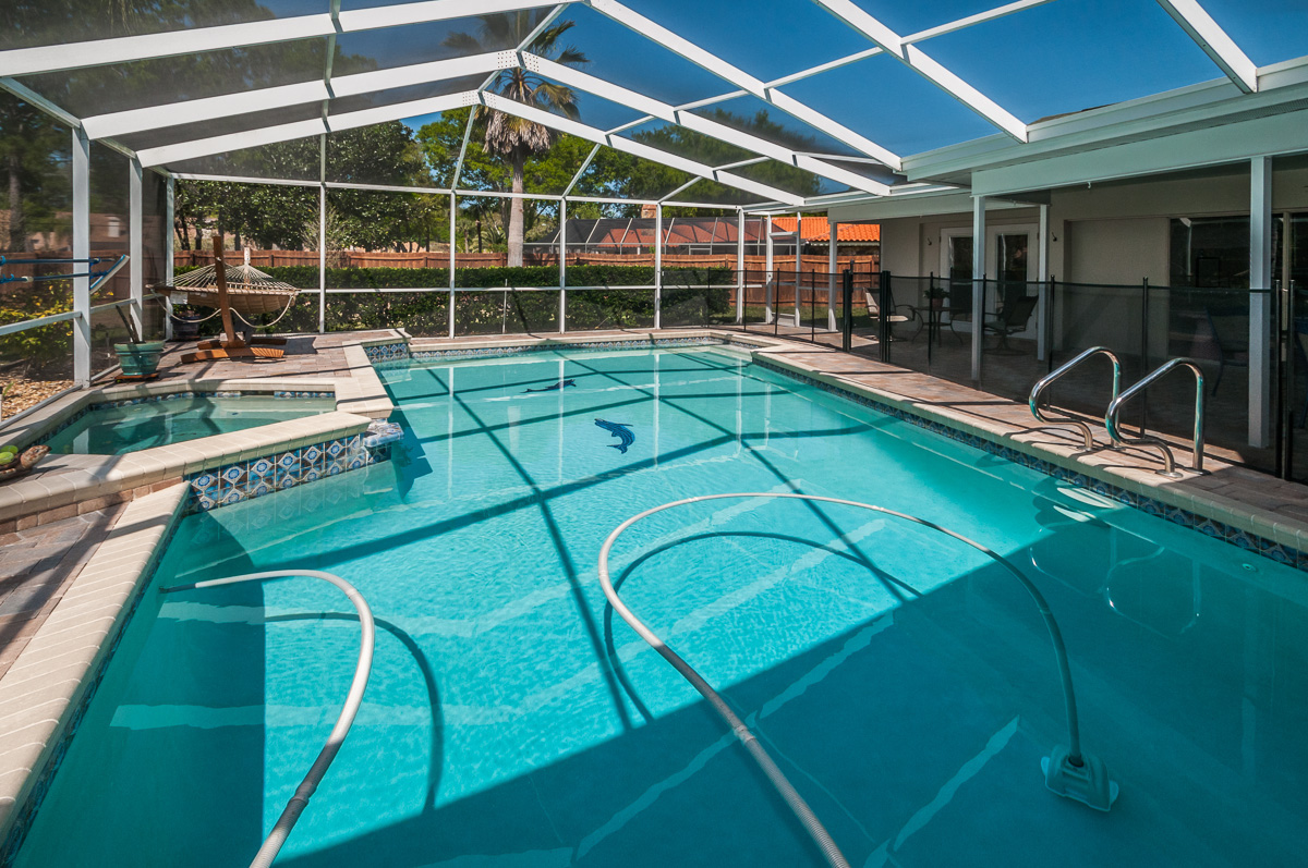 Kara's Korner: House Tour : Out With The Old, In With The New