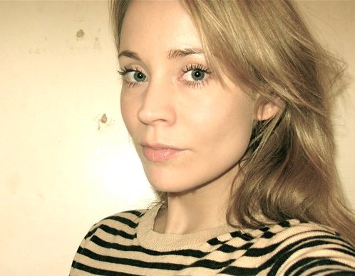 Classify Norwegian singer Annie