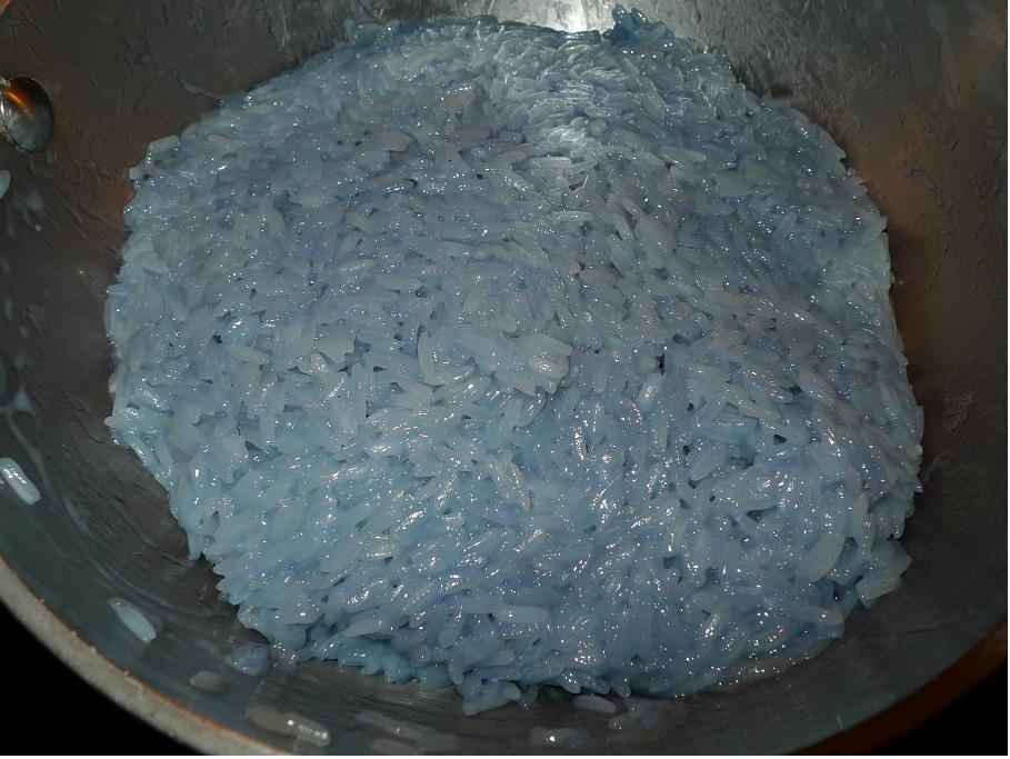 Amporn's Thai Kitchen: Thai Sweet Blue Sticky Rice with Mango