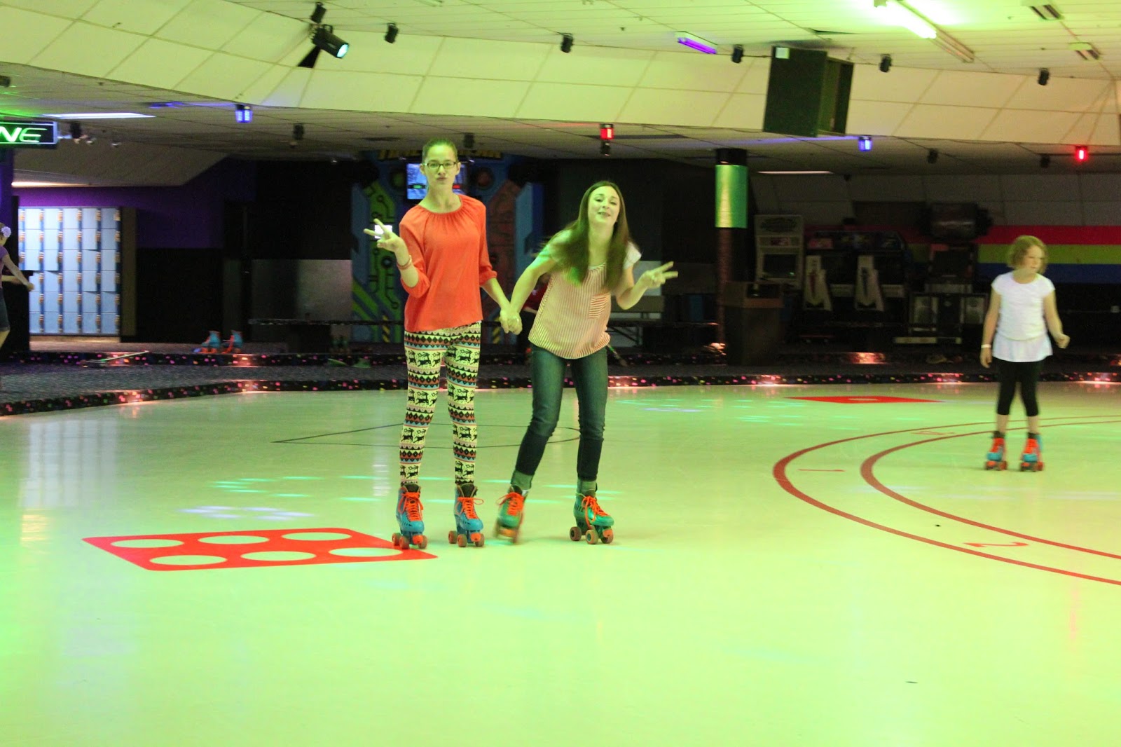 The Manwarings: Classic Skating Fun - Kaylee's First Time Skating!