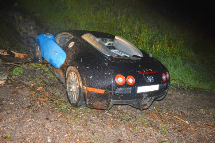 The Gear Shift: Car Crash: Bugatti Veyron Wrecked in Austria