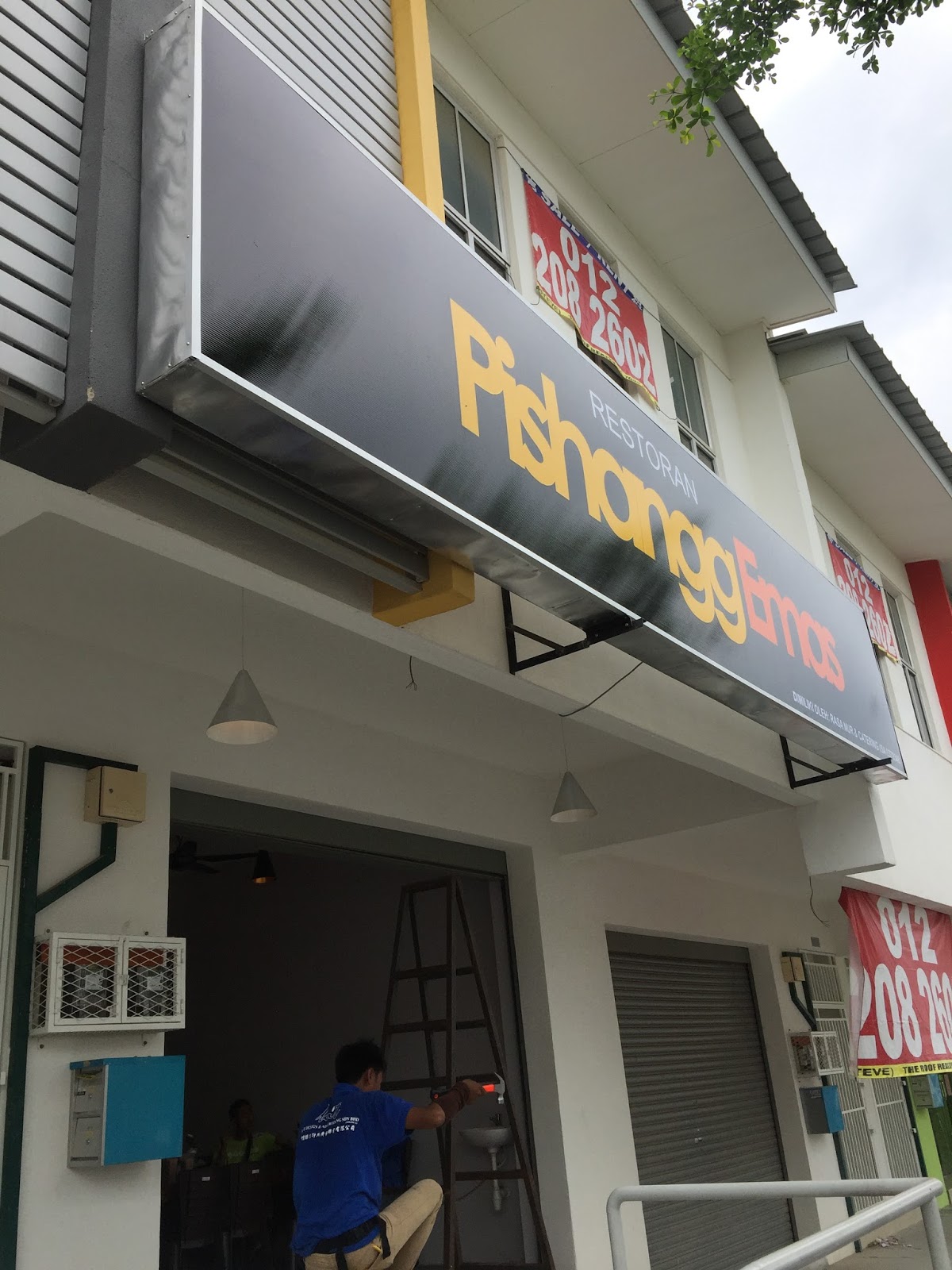 Signboard Murah: PEMASANGAN SIGNBOARD Restoran Pishangg Emas- Aman ...