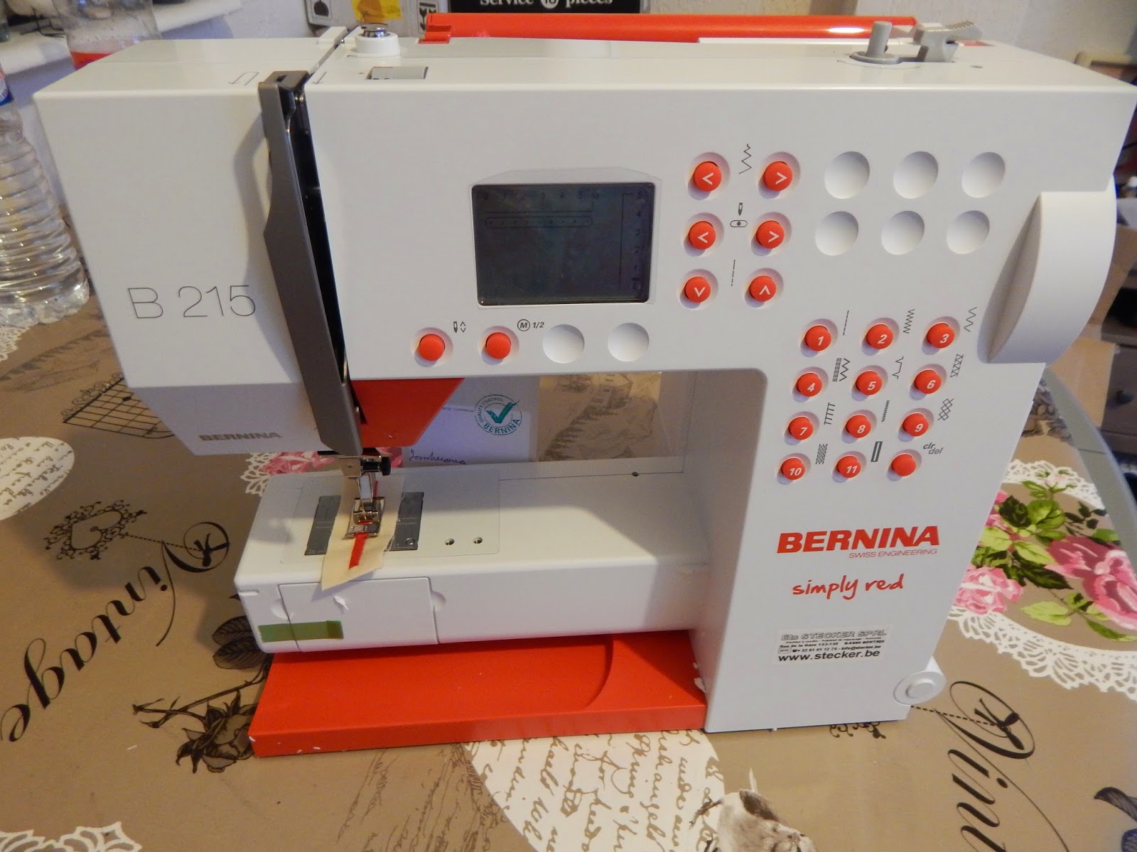 Dans le dressing de mes ptits titis: La Bernina 215 Simply Red : elle à ...