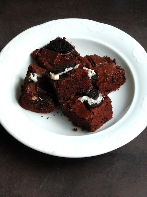 Priya's Versatile Recipes: Oreo Chocolate Brownies