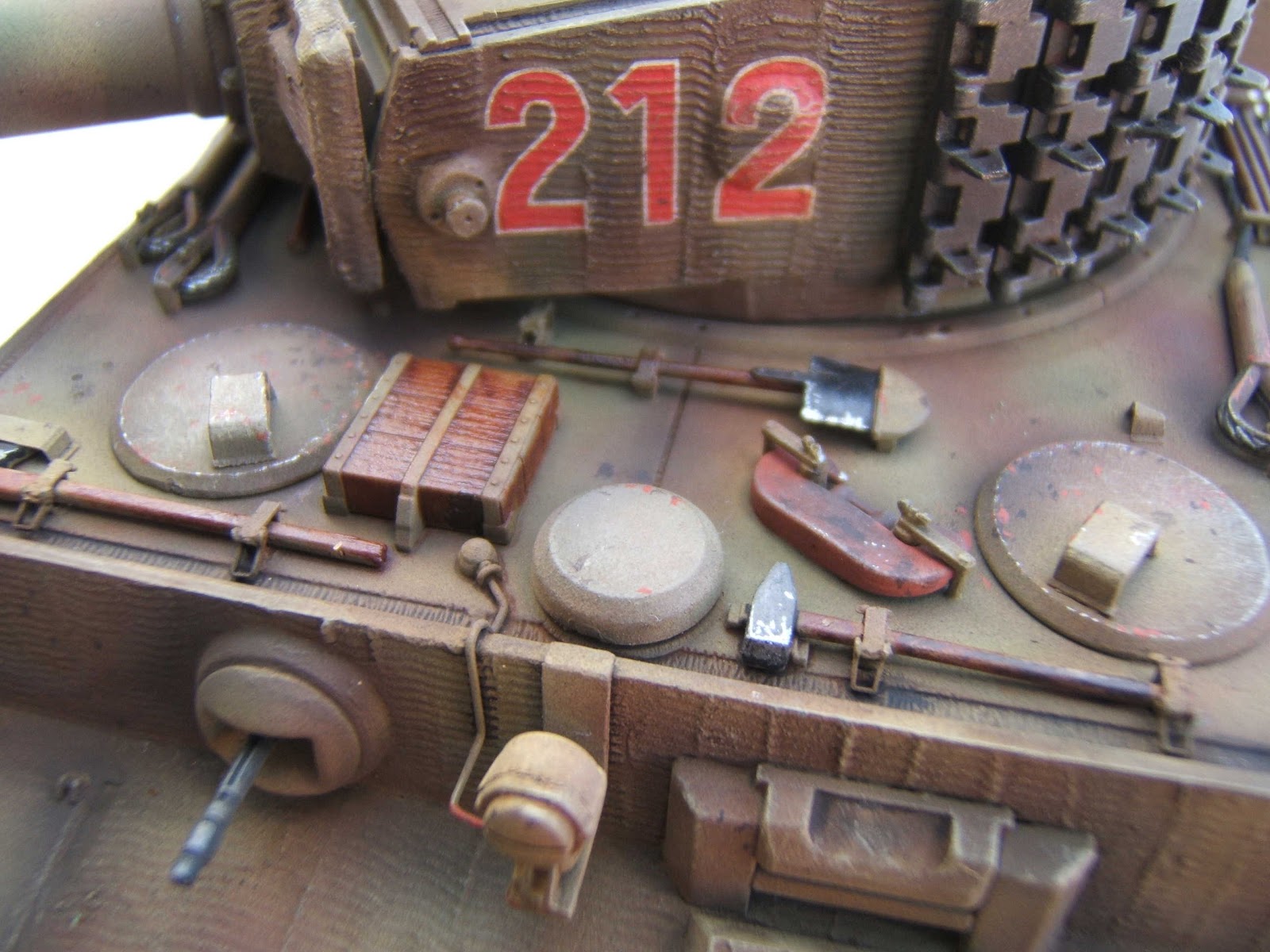 Dave's Tank Workshop : Tiger 1 "212" - Michael Wittman