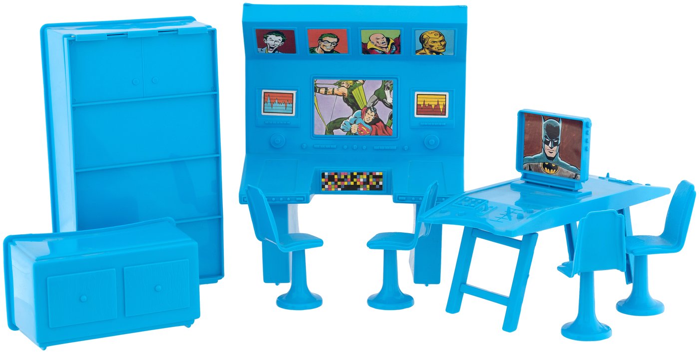 Super Powers: Batman's Wayne Foundation Playset | Weird Fantastic Toy ...