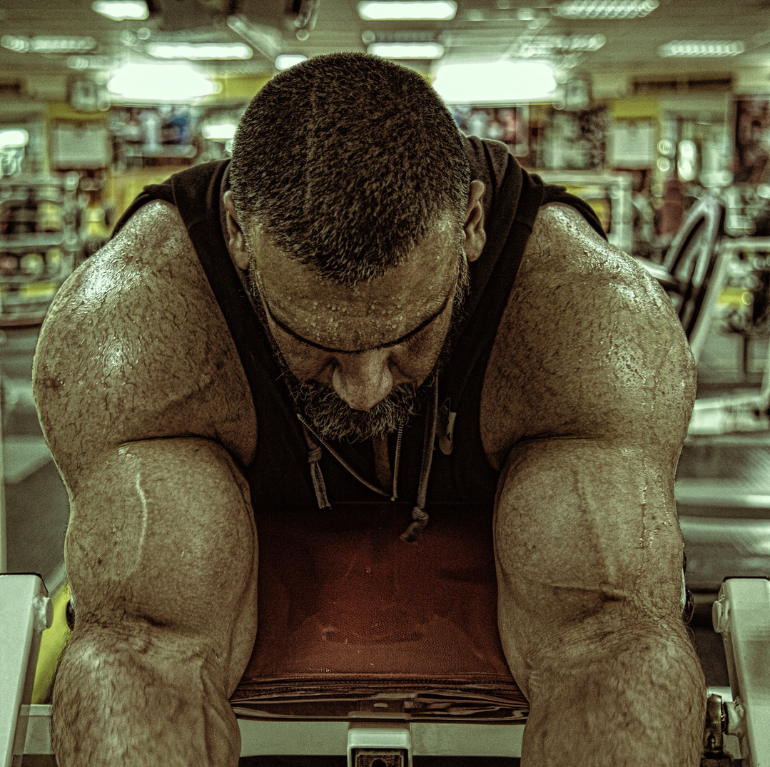 Muscle Lover: Brutal Arab bodybuilder Sayed Ibrahim Al Hashmi